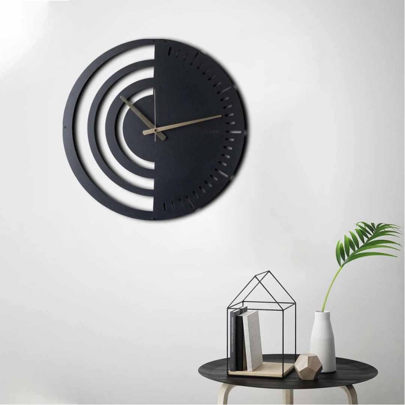 Simple and Sober Metal Wall Clock