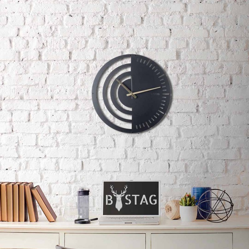 Simple and Sober Metal Wall Clock